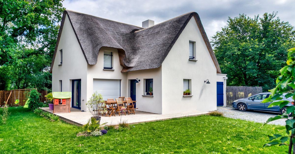 Maison typique avec toit en chaume