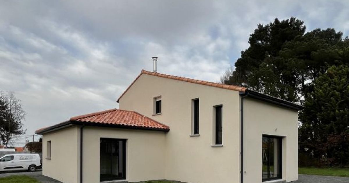 Maison en tuiles avec jardin à la Chevrolière en Loire-Atlantique